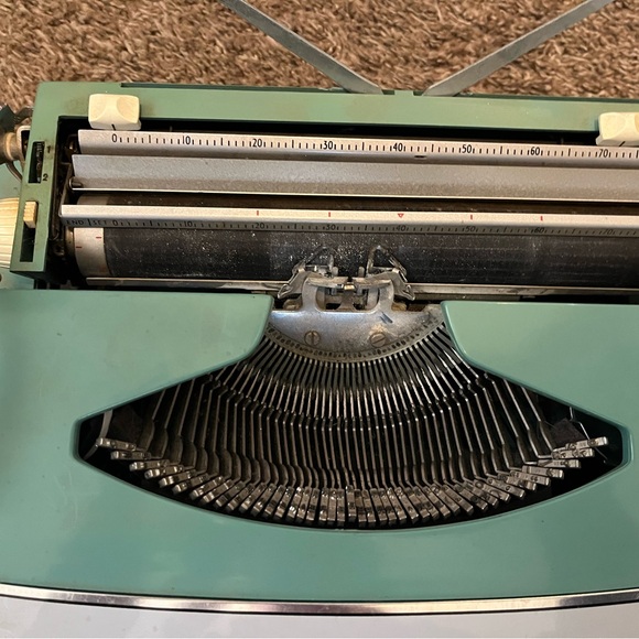 Smith Corona | Other | Vintage Smith Corona Corsair Deluxe Portable ...